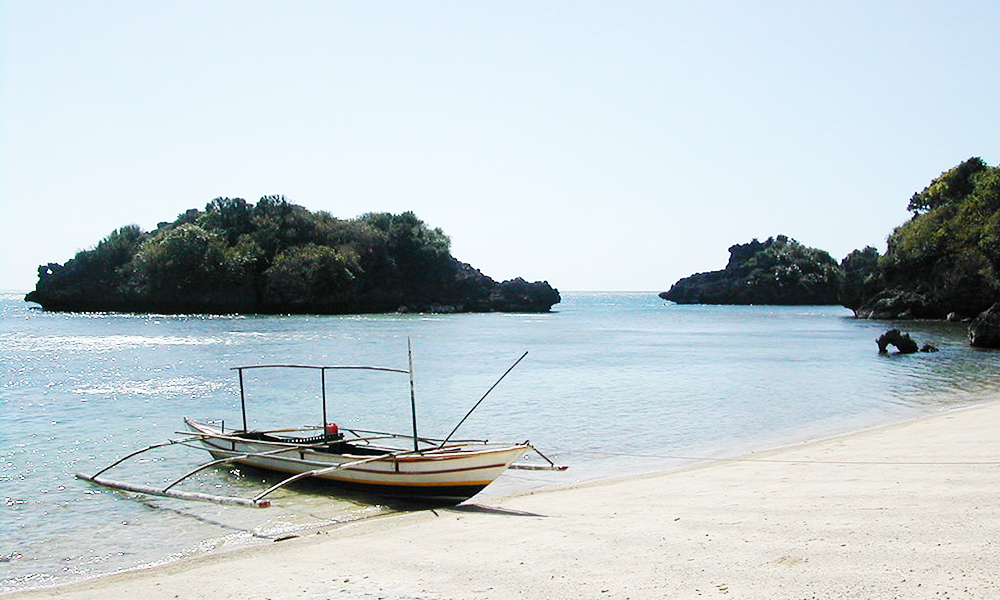 Beach_and_islands_of_Taklong_Island_Guimaras | Magasinet Reiselyst